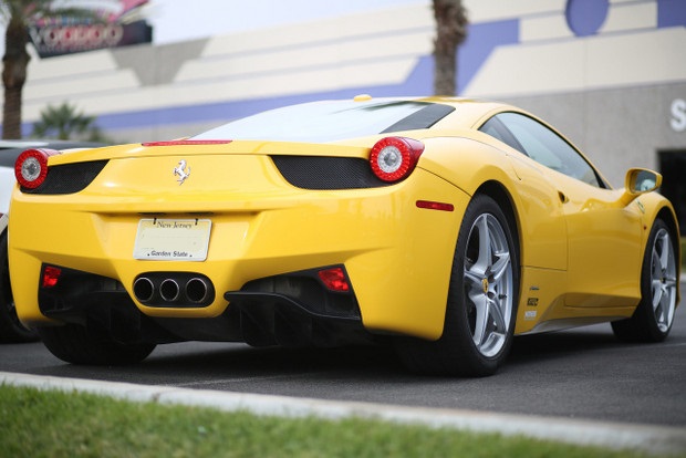 World Class Driving Yellow Ferrari 458 Italia – RacingJunk News