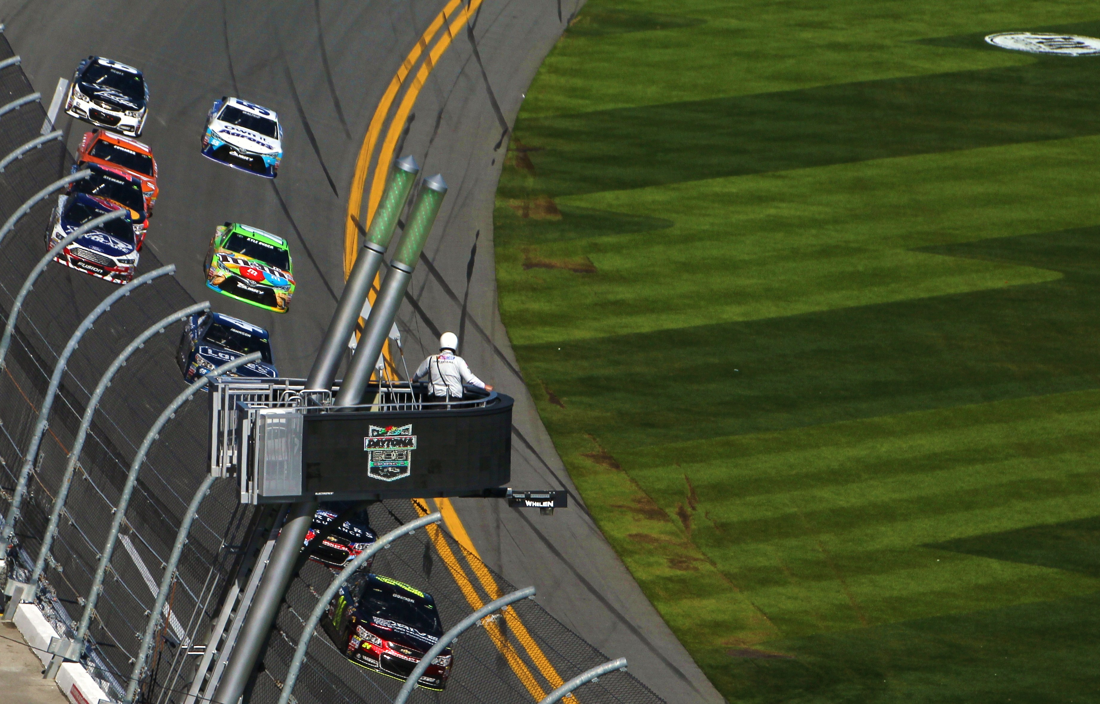 Daytona 500 Practice 2-18 242 – RacingJunk News