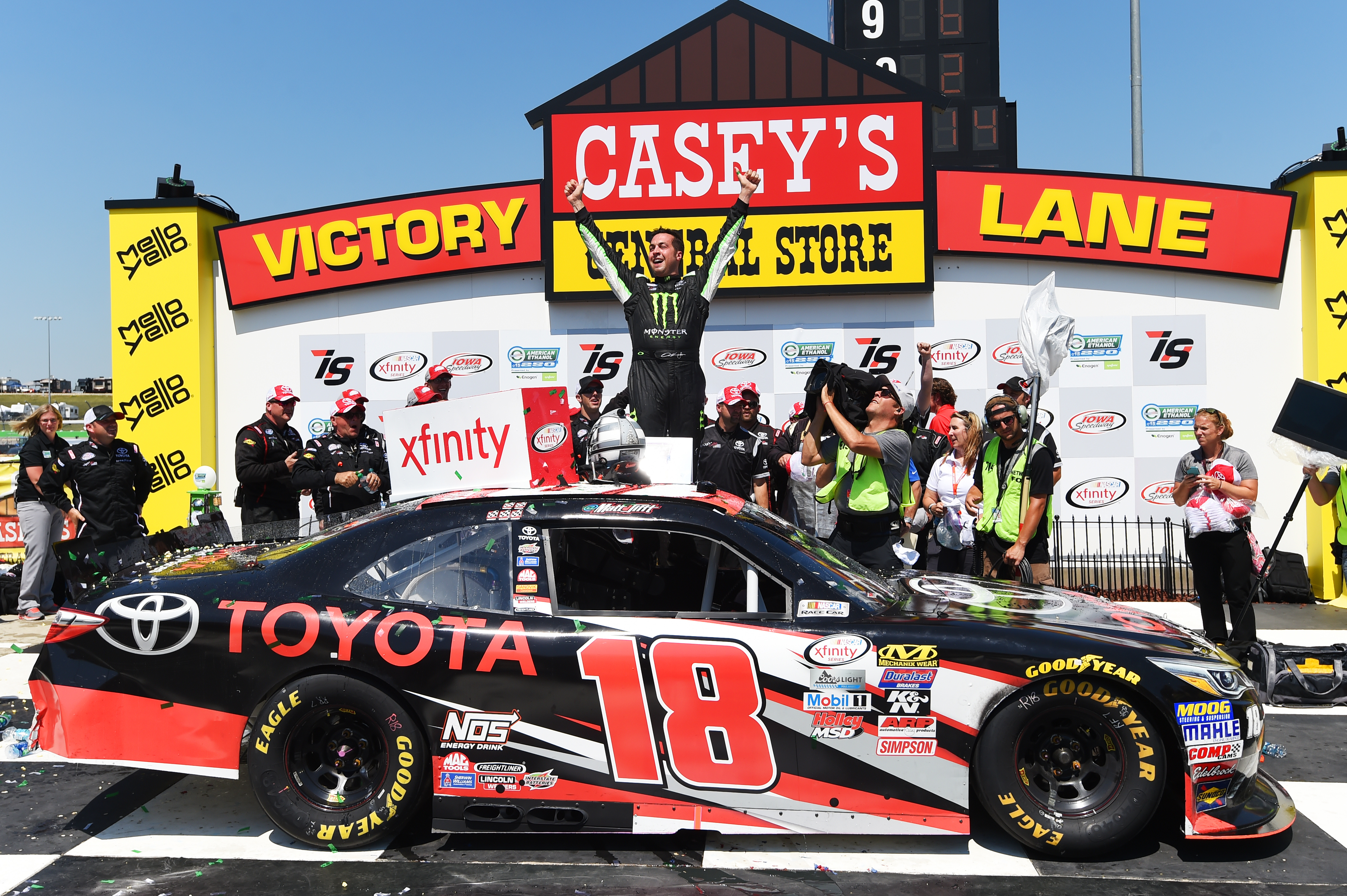 Hornish and Byron Stand out in NASCAR’s Iowa Weekend – RacingJunk News